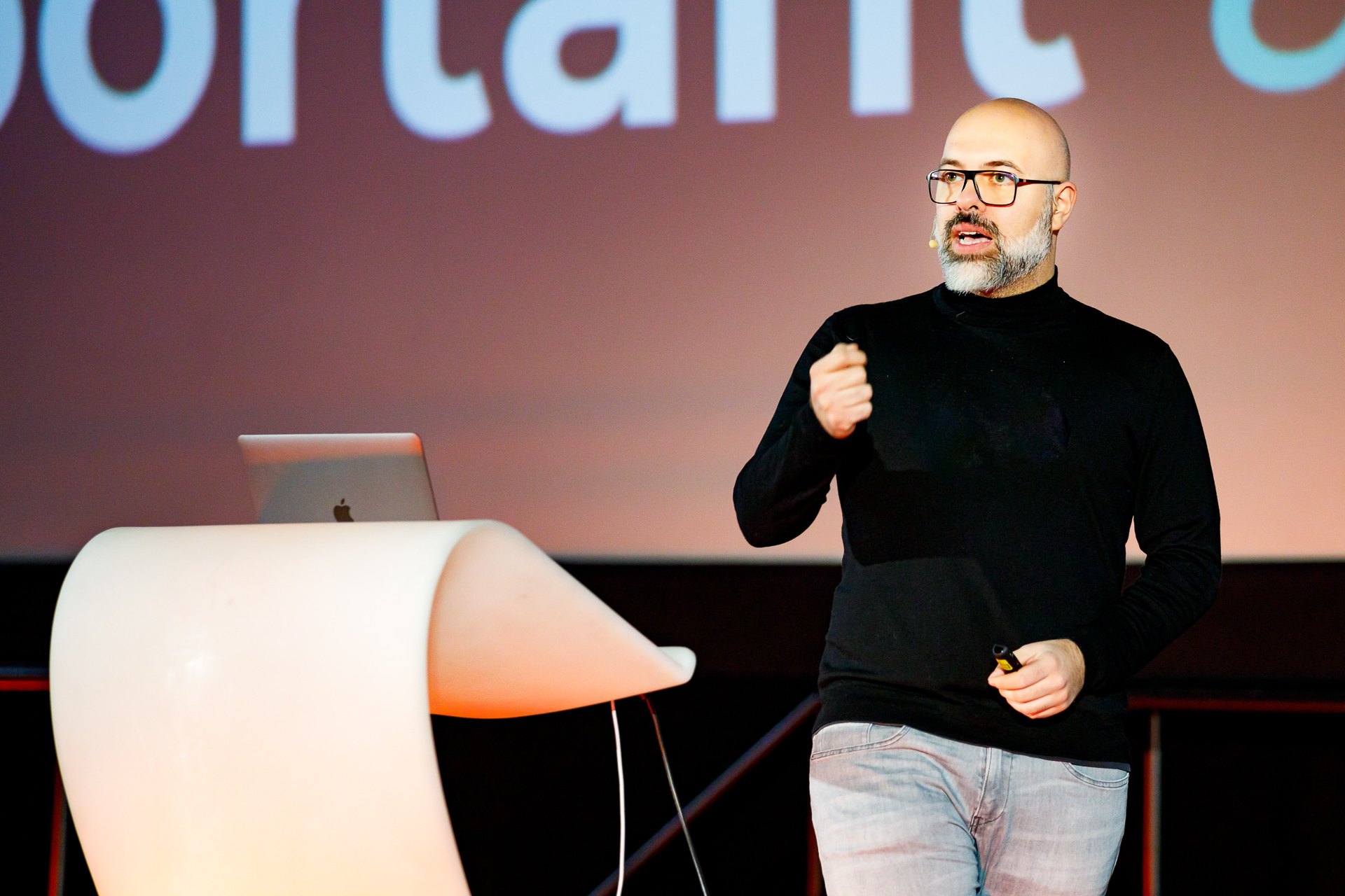 Micro-Frontends: sign up for the Building Micro-Frontends Workshop ... Micro-Frontends: sign up for the Building Micro-Frontends Workshop ...